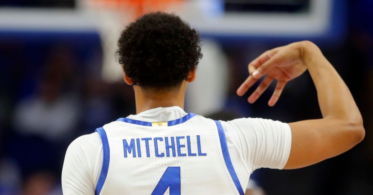 WATCH: Tre Mitchell's block sent the ball into the eruption zone ...