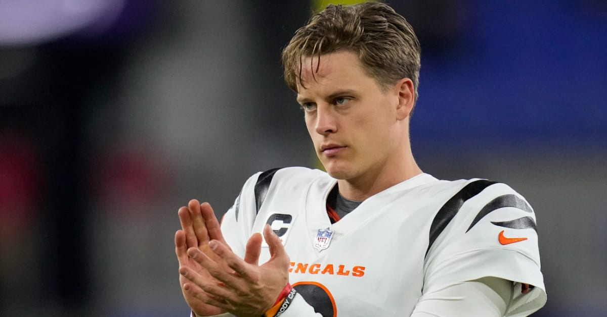 Bengals’ Joe Burrow Heads to Locker Room After Dealing With Pain in ...