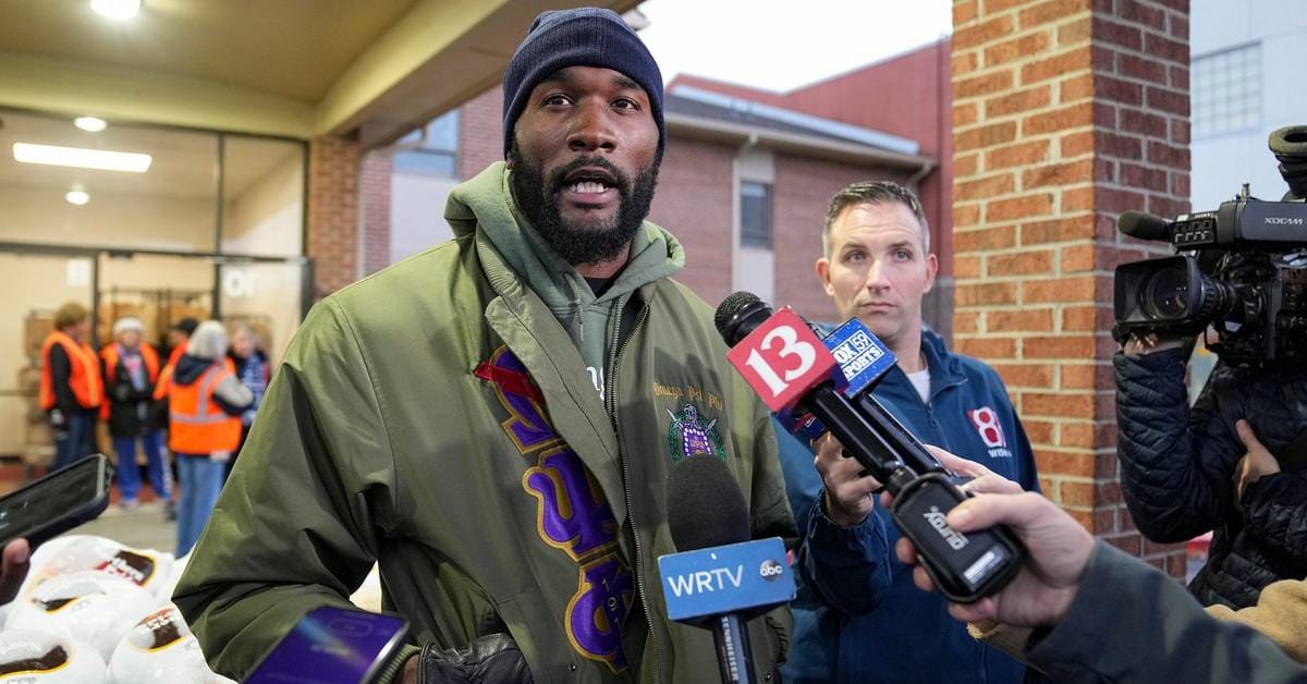 Shaq Leonard Performs Classy Gesture Mere Hours After Being Cut by ...