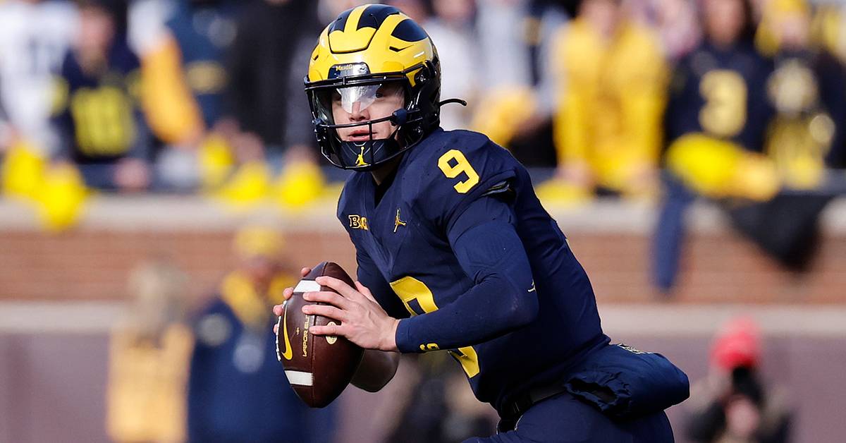 Michigan’s J.J. McCarthy Hugging Zak Zinter’s Parents After Injury Will ...