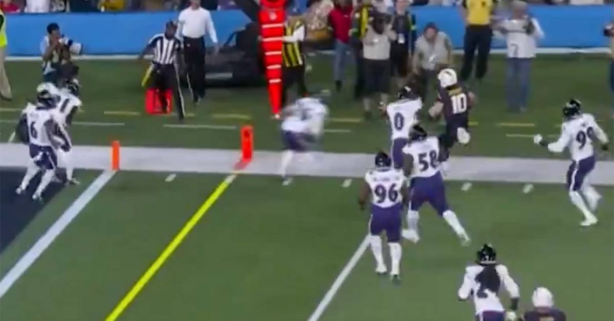 NFL Fans Were Baffled By Referee's No-Call on Egregious Hit Against ...
