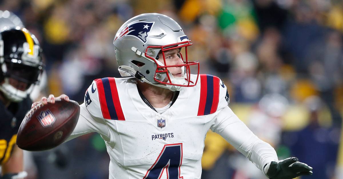 NFL Fans Revel at Bailey Zappe’s Awkward Dap With Bill Belichick After ...