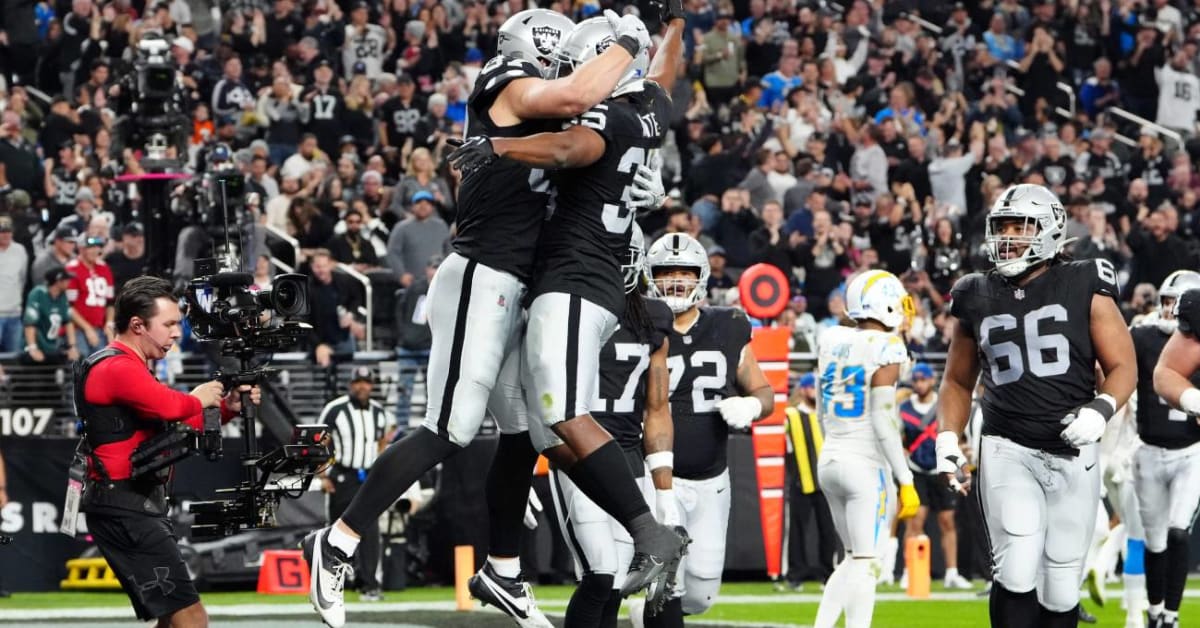 Raiders Beating Chargers So Badly at Halftime You Have to Go Back Three Moves to Find a Comp ...