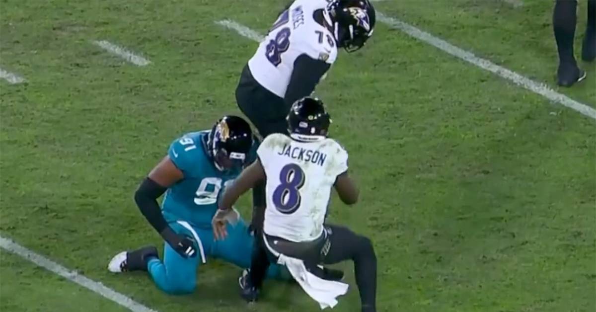 Lamar Jackson’s Incredible Throw to Isaiah Likely Left Jaguars Defender ...