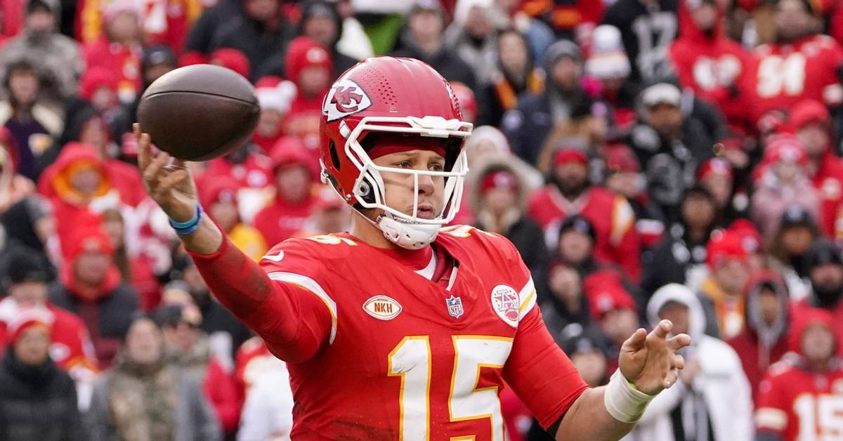 NFL Week 17 QB Rankings: Patrick Mahomes Is in Football Hell - Sports ...