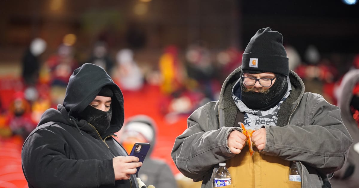 Subzero Weather at Dolphins-Chiefs Game Has Fans Battling the ...
