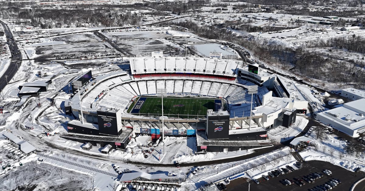 Buffalo Bills Fans Turn Out in Force to Shovel Out Highmark Stadium ...