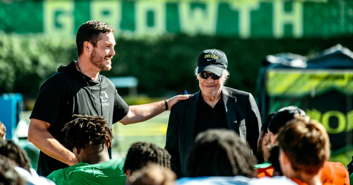 Phil Knight Makes Surprise Visit to Oregon Football Practice - Sports ...