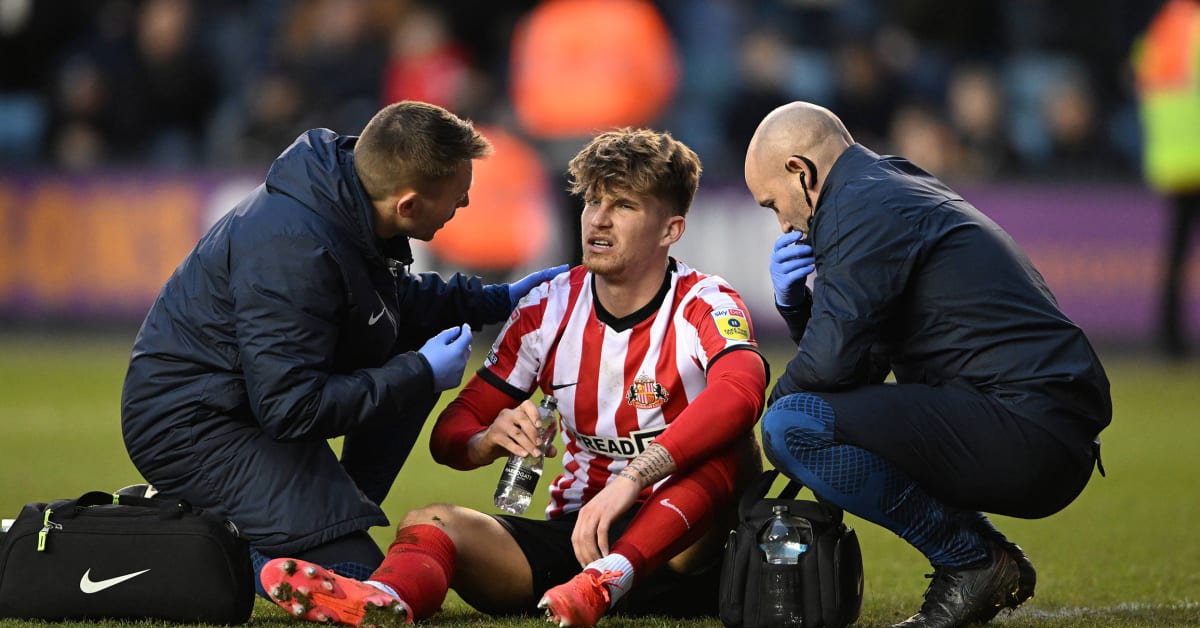 The blatant red card Millwall should have had against Sunderland that ...