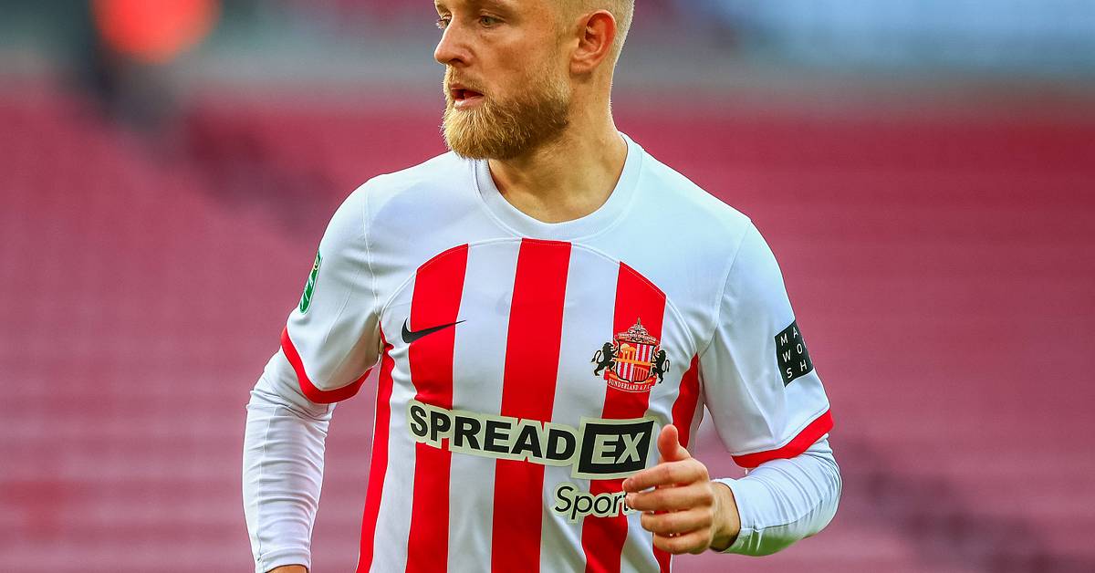 Turkish club Sivasspor 'make official offer' for Sunderland midfielder ...