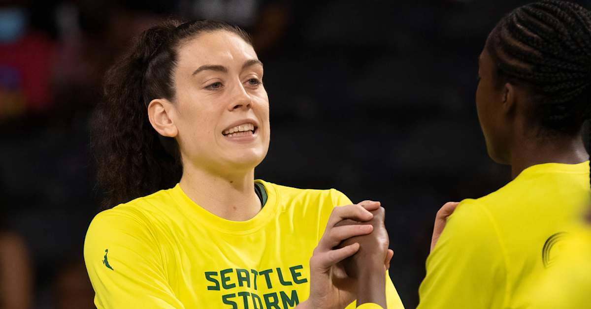 Breanna Stewart Signs With Liberty: Basketball World Reacts to ...