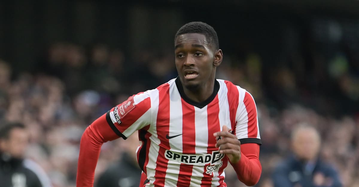 Sunderland youngster 'wants to play' as he's told to fight for ...