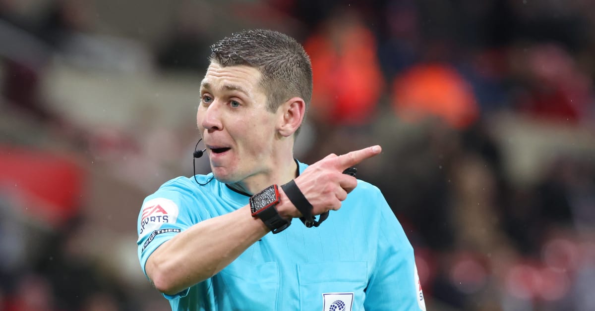 Who is the 'incompetent' referee for Sunderland vs Huddersfield ...
