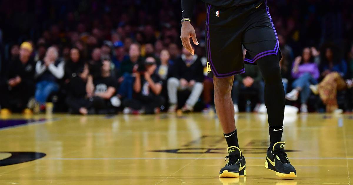 LeBron James Debuts Nike LeBron 21 'Oregon Ducks' in Lakers Game ...