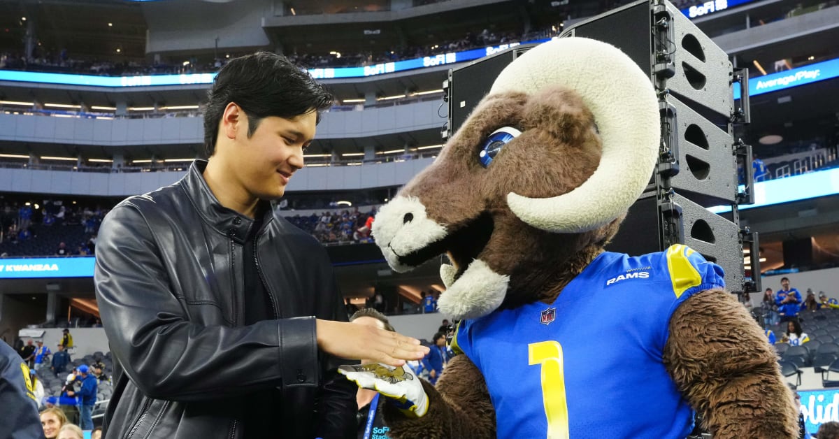 Shohei Ohtani Shows Off Stylish New Balance Sneakers at Rams Game ...