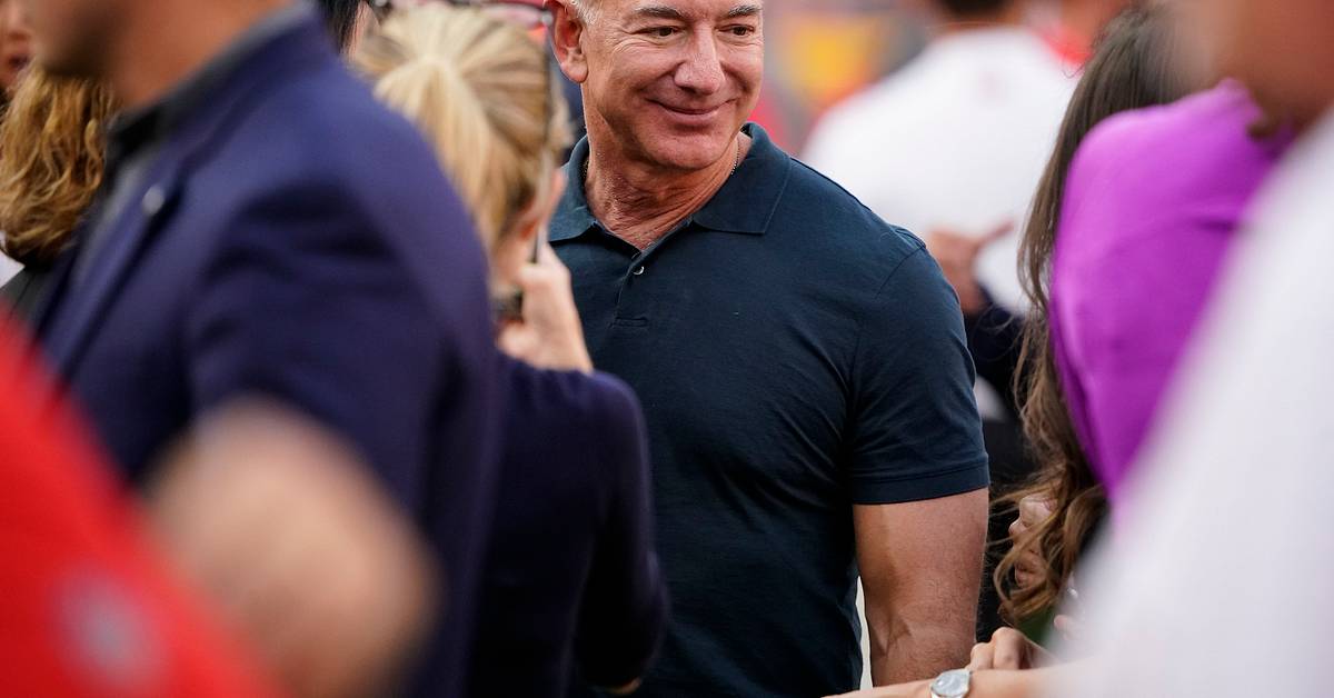 jeff-bezos-to-sell-washington-post-buy-washington-commanders-from-dan