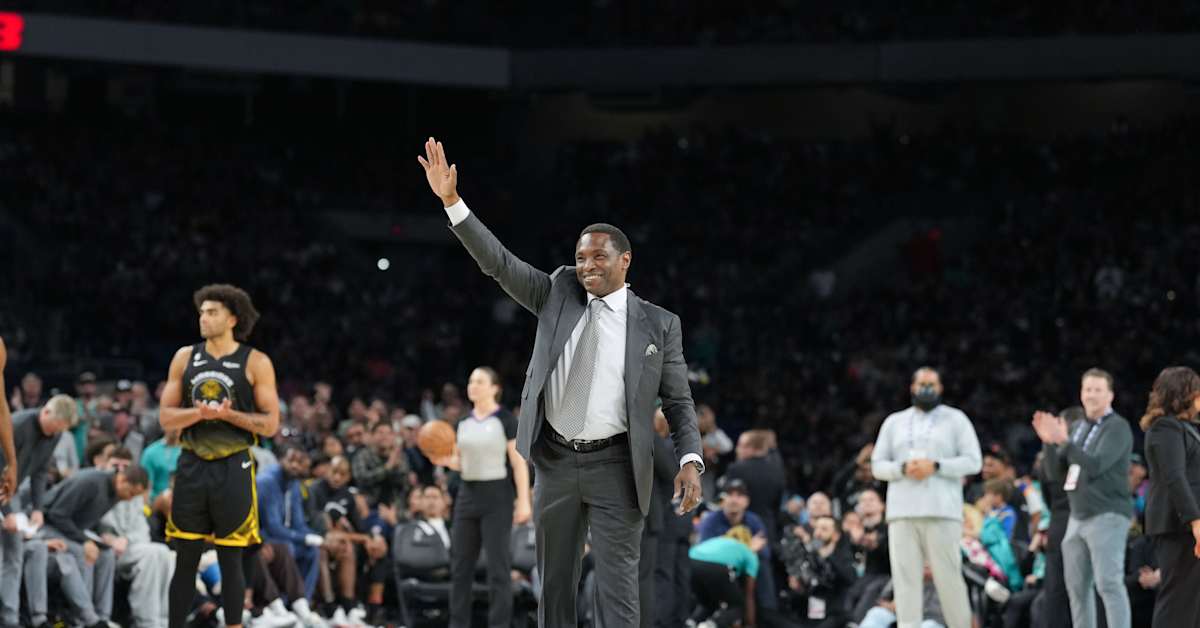 WATCH: Avery Johnson Honors San Antonio Spurs Owner Red McCombs at ...