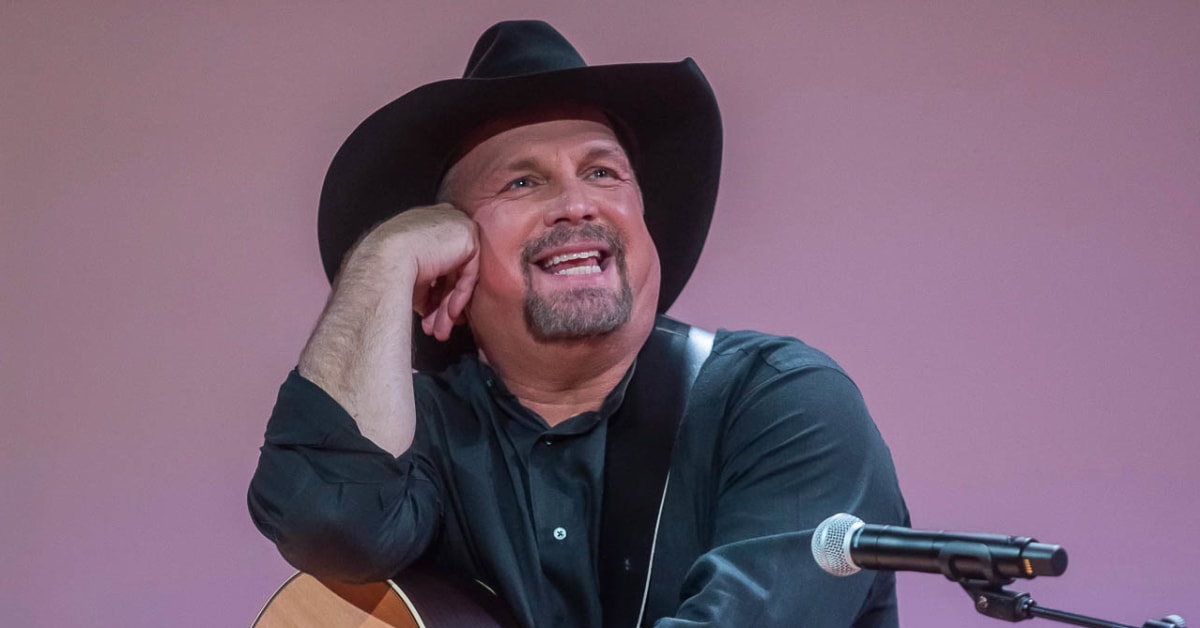 Garth Brooks Could Set New Attendance Record at Razorback Stadium ...