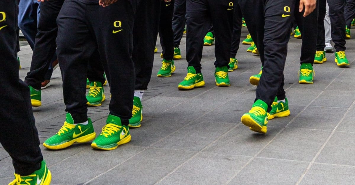Oregon Wears LeBron James' Nike Sneakers to Colorado Game - Sports ...