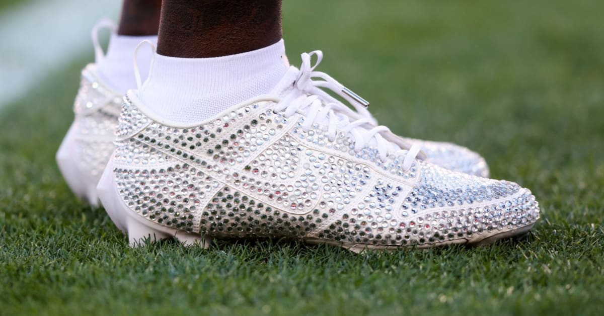 Deebo Samuel Wears Crystal-Covered Nike Dunk Low Cleats - Sports ...