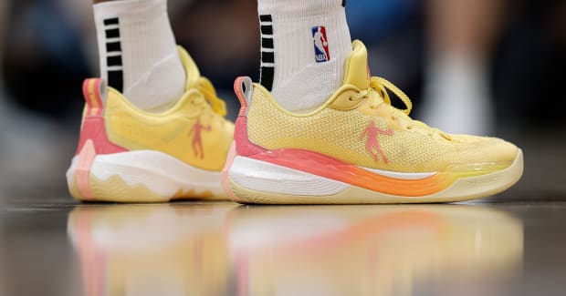 Keldon Johnson Wears Qiaodan Basketball Shoes - Sports Illustrated ...