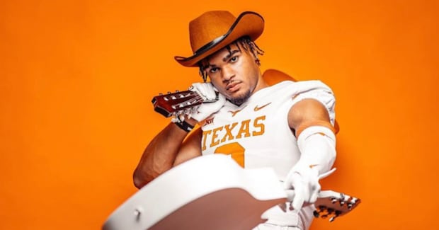 Texas Longhorns Flip 2023 WR DeAndre Moore Jr. - Sports Illustrated ...