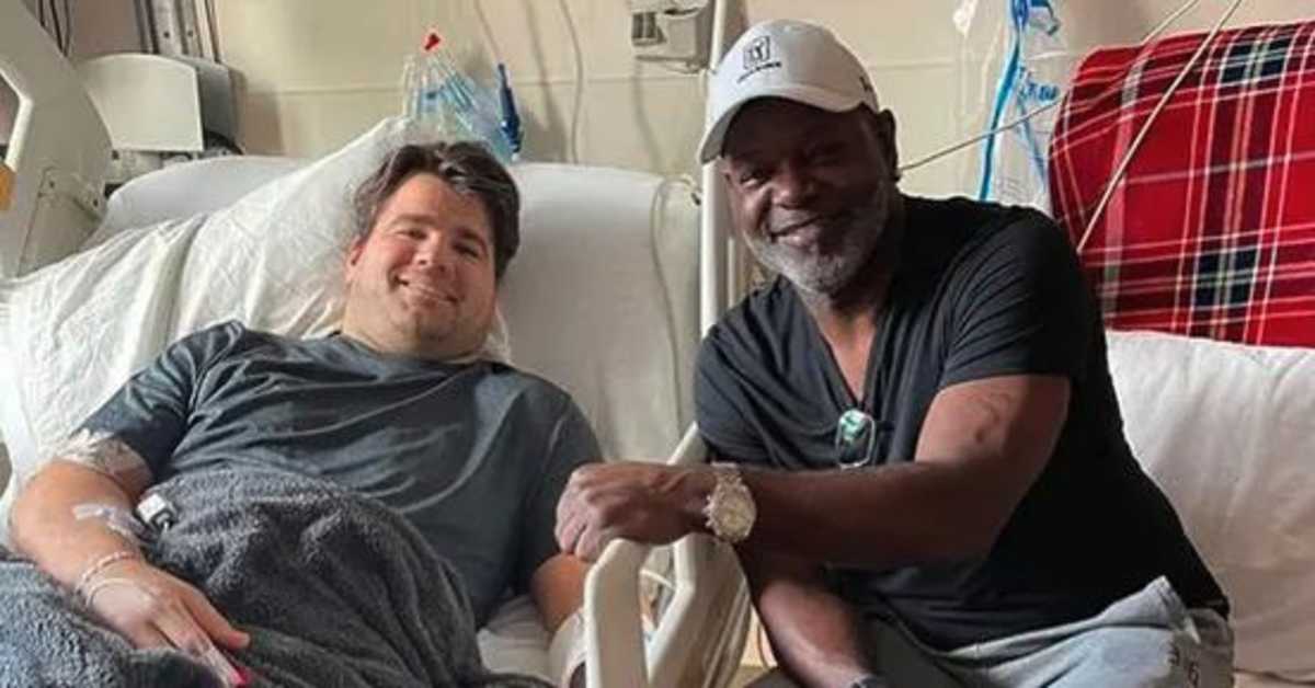 Dallas Cowboys Legend Emmitt Smith Pays Visit to 'Recovering Hero' Peyton Hillis - FanNation ...