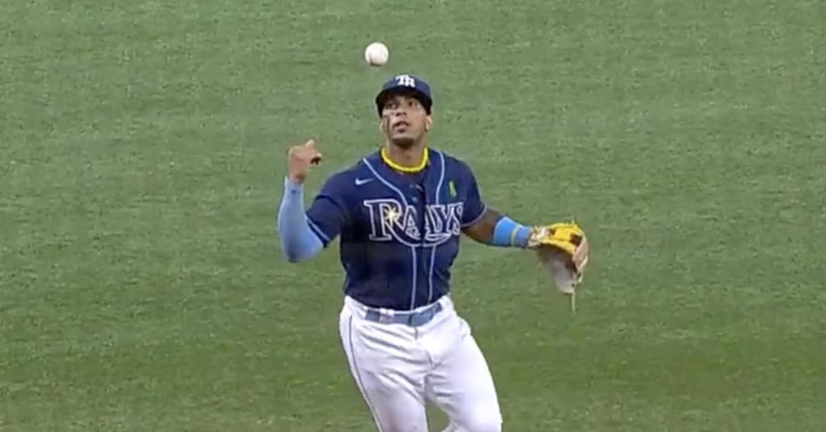 Wander Franco Did the Coolest Thing With the Baseball Before Throwing ...