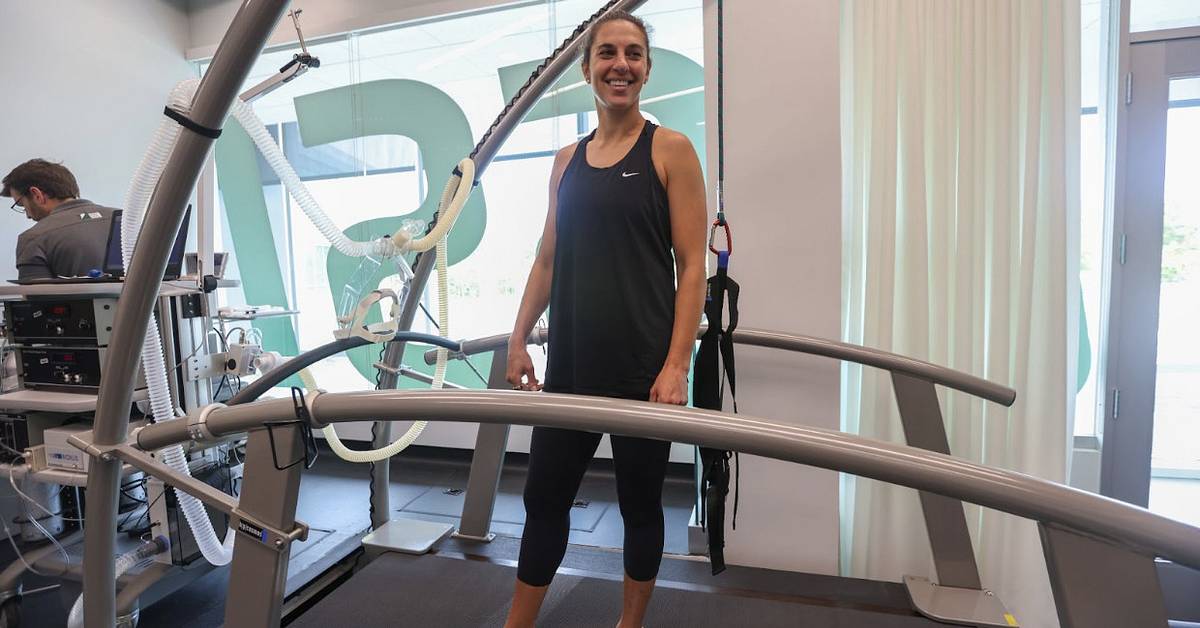 Training with USWNT legend Carli Lloyd at a Gatorade workout - Sports ...