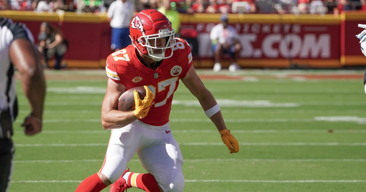 Travis Kelce Wears "Green Lobster" Nike Dunks to Chiefs Game - Sports ...