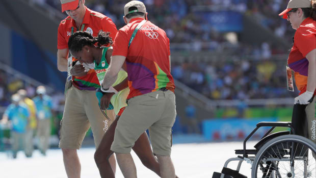 Rio Olympics: Etenesh Diro finishes race with one shoe - Sports Illustrated