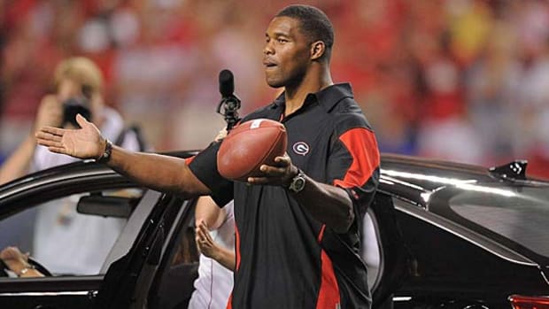 Herschel Walker does 1500 push-ups and thousands of sit-ups per day ...