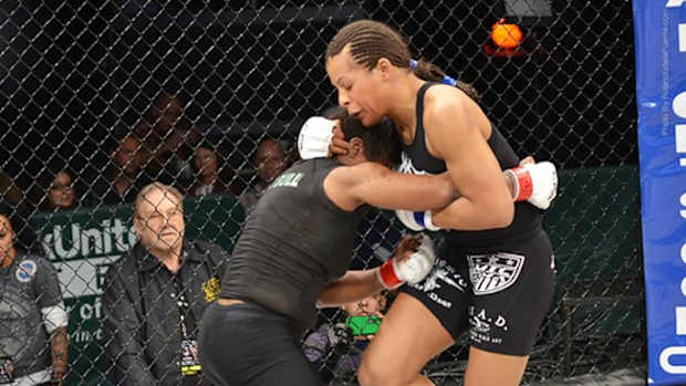 Loretta Hunt: Fallon Fox wins in return to MMA cage at Cage Fighting ...