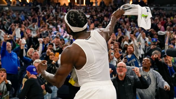 MLB outfield designs: Groundskeepers build grass logos - Sports Illustrated