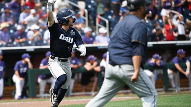 Video: Seattle Seahawks fan has incredible Christmas light show ...