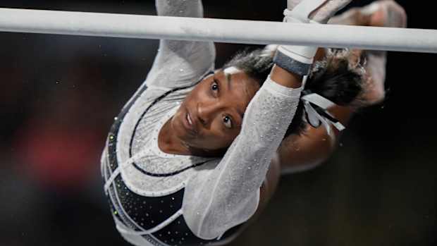 Simone Biles Returns to Competition in Triumphant Fashion at U.S ...