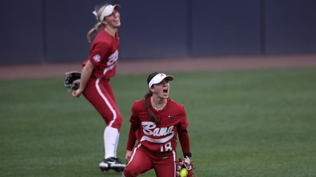 Softball - Sports Illustrated Alabama Crimson Tide News, Analysis and More
