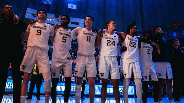 Speedo-Clad Swim Team Tries to Distract Free Throw Shooter in College ...