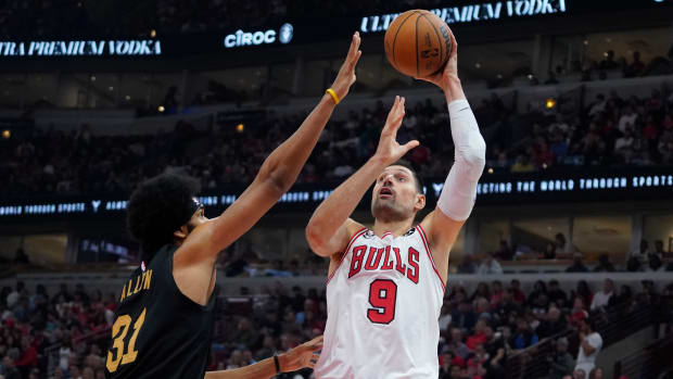 NBA Finals: Stephen Curry smokes cigar on NBA TV set (video) - Sports ...