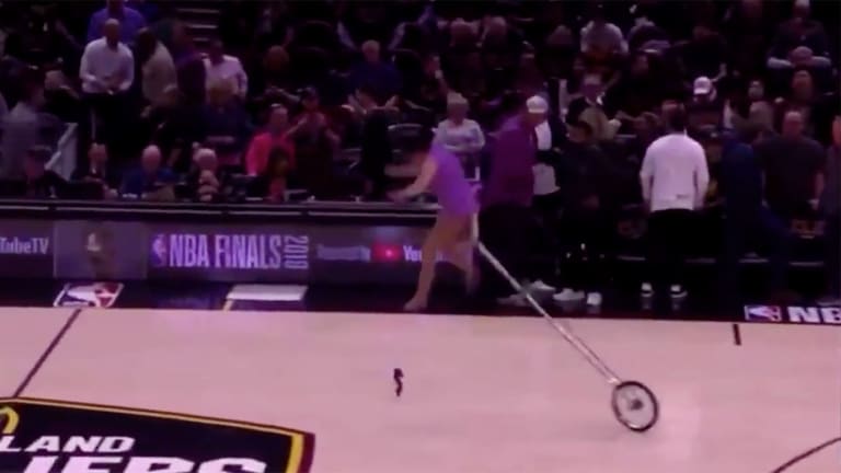 Red Panda unicycle fall video: Acrobat falls at Warriors-Cavs game ...
