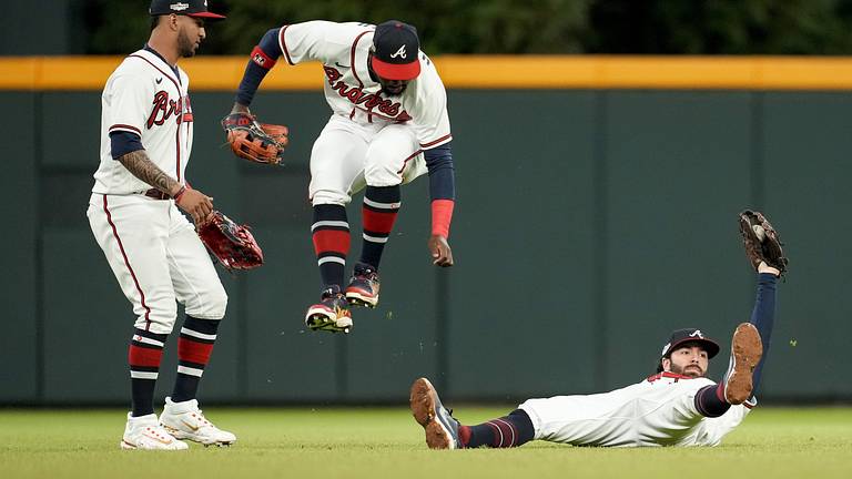 WATCH: Dansby Swanson Makes Amazing Over-the-Shoulder Catch in Game 2 ...