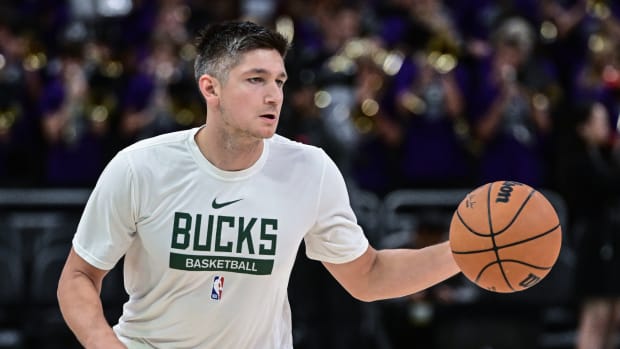 Grayson Allen catches fire for only unbeaten NBA team - Sports ...