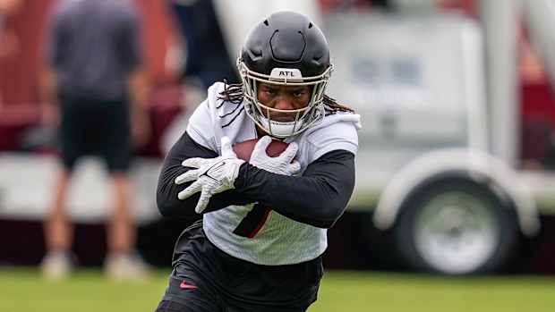 Bijan Robinson Wants to 'Prove Everything' Before Being Anointed ...