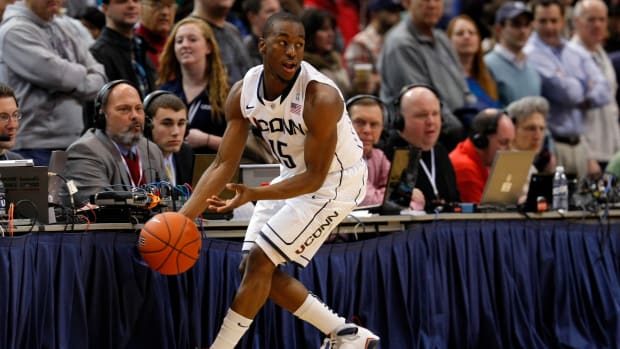 The Top 16 Sneaker Legends in College Basketball History - Sports ...