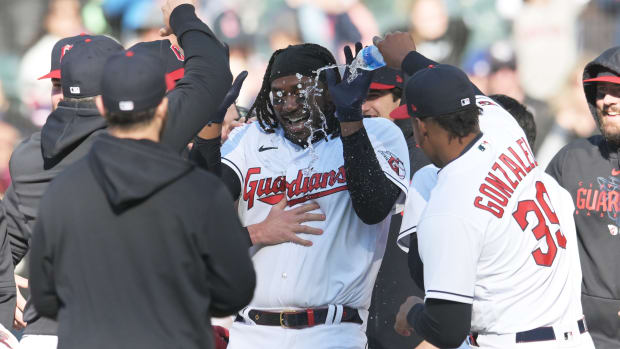 WATCH: Josh Bell Walks Off Mariners In Extra Innings - Sports ...