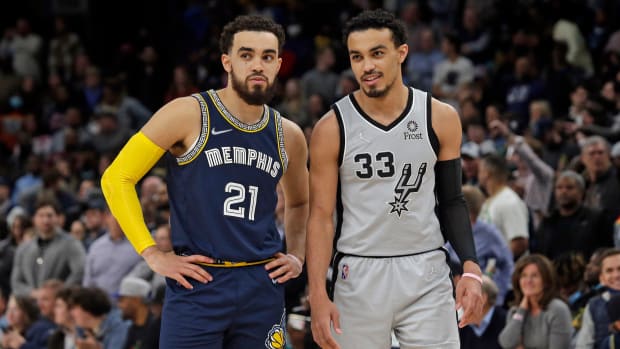 Duke basketball champ set to face brother in Texas - Sports Illustrated ...