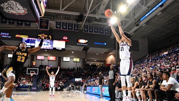 Jun Seok Yeo starts in Gonzaga's win over Arkansas-Pine Bluff (photo ...