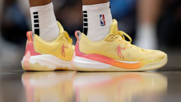 Keldon Johnson Wears Qiaodan Basketball Shoes - Sports Illustrated ...