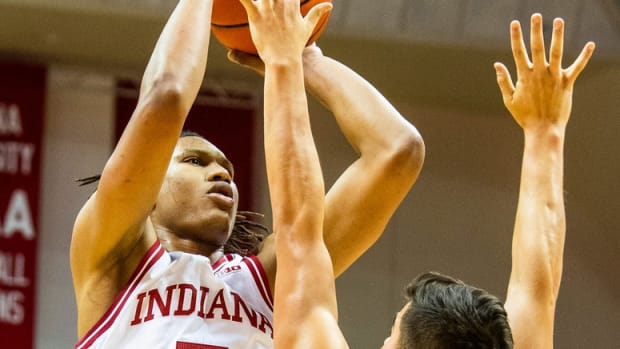 WATCH: Malik Reneau Confidently Drains Transition 3-Pointer - Sports ...