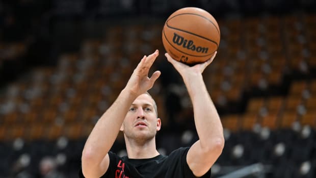 Veteran Duke Basketball Pro Still Going Strong for NBA Title Contender ...